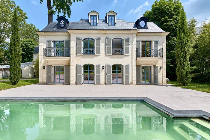Maison à louer - Maisons-Laffitte, Est - 11 pièces - 6 chambres