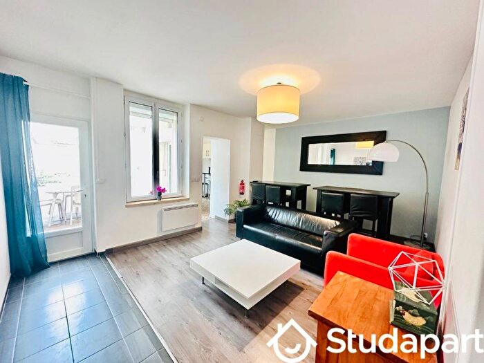 Appartement à louer - Clairmarais-Charles Arnould, Reims - 1 pièce - 1 chambre