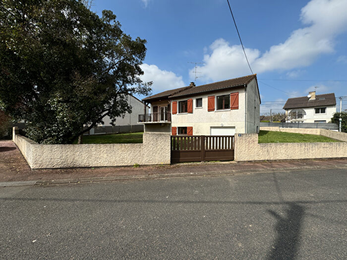 Maison à louer - Saint-Benoît - 6 pièces - 5 chambres