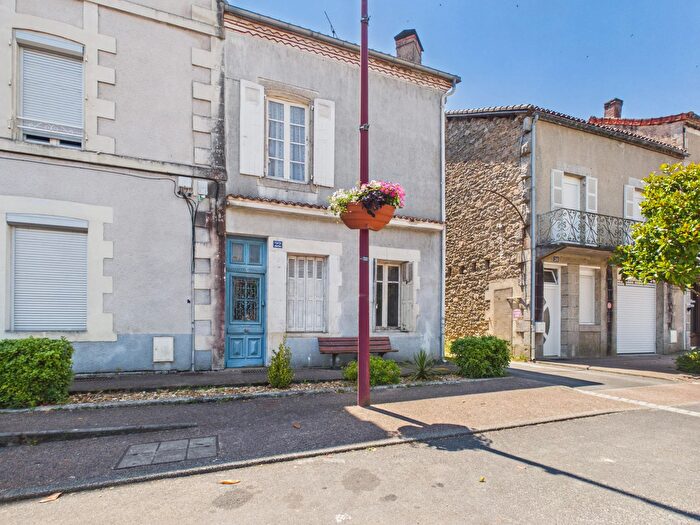 Piégut-Pluviers : Maison 4 pièces à vendre