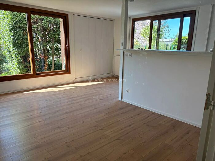 Appartement 3 pièces à Décines-Charpieu, Berthaudière, à louer