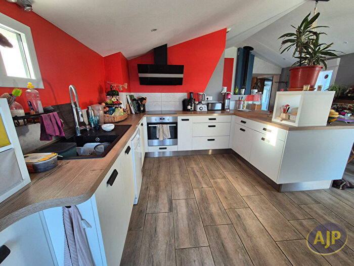 Saint-Maixent-sur-Vie : Maison 5 pièces à vendre