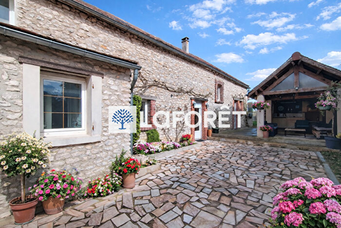 Maison à vendre - Bannost-Villegagnon - 6 pièces - 3 chambres