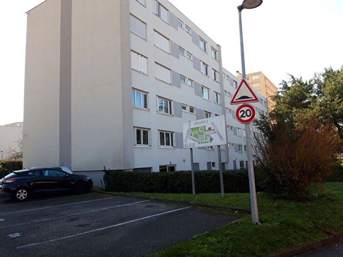 Appartement à louer - Le Village, Saint-Priest - 1 pièce