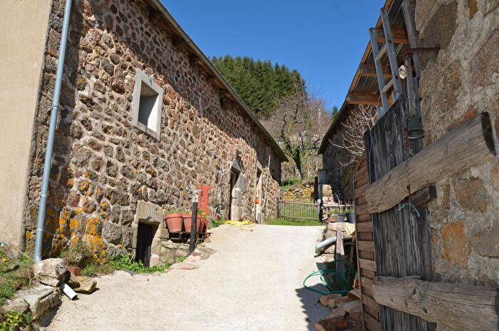 Maison à vendre - Saint-Genest-Lachamp - 5 pièces - 3 chambres