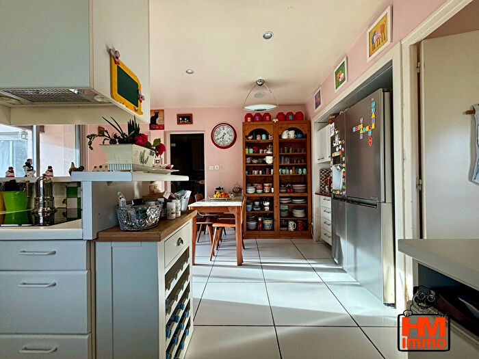 Maison à vendre - Chabanais - 9 pièces - 5 chambres