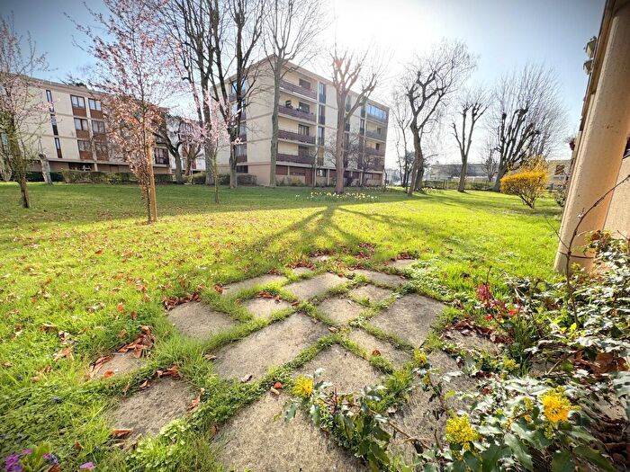 Appartement à louer - Hôtel de Ville-Bel Air, Franconville - 1 pièce