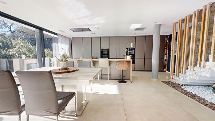 Maison à vendre - Six-Fours-les-Plages, Roumagnan, Talian, Audibert, Verger - 7 pièces - 5 chambres