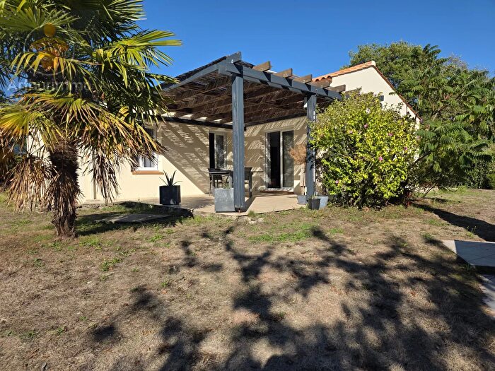 Saint-Étienne-de-Mer-Morte : Maison 5 pièces à vendre