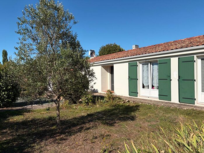 Maison 6 pièces à Saint-Jean-de-Beugné, à vendre