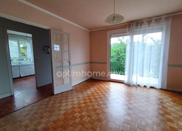 Maison à vendre - Saint-Amant-de-Bonnieure - 5 pièces - 3 chambres