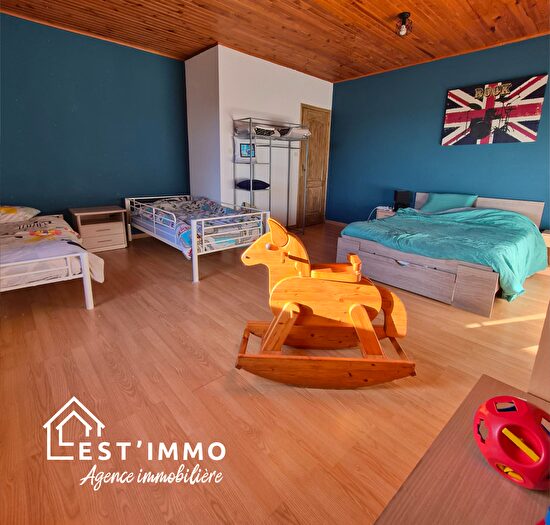 Maison à vendre - Moyen - 8 pièces - 4 chambres