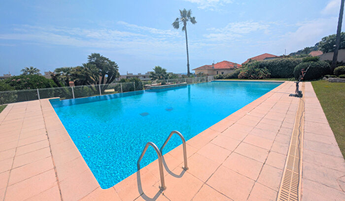 Appartement à vendre - Vallauris, Puadon, Plateau de Bernis, Super Cannes, Le Maure - 2 pièces - 1 chambre