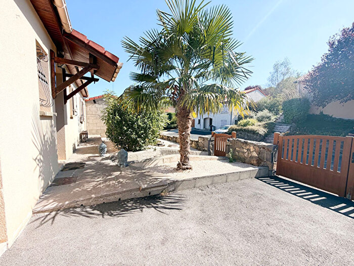 Maison 5 pièces à Chalus, à vendre