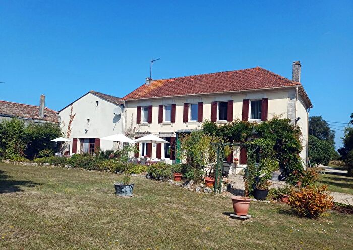 Maison à vendre - Nieul-le-Virouil - 7 pièces - 5 chambres