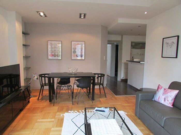 Appartement à louer - Bellecombe, Lyon ème arrondissement - 4 pièces - 3 chambres