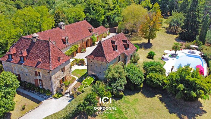 Maison à vendre - Le Bugue - 8 pièces - 5 chambres