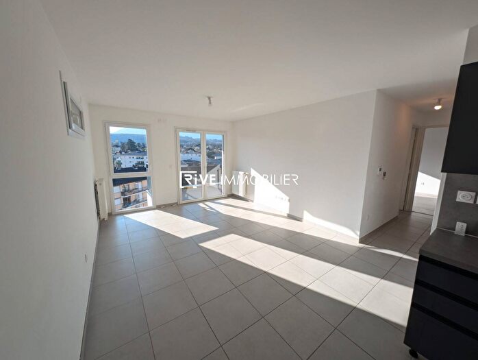 Appartement à louer - Centre Ville Est, Thonon-les-Bains - 3 pièces - 3 chambres