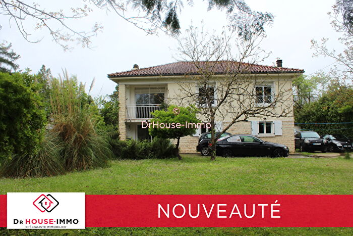 Maison à vendre - La Couronne - 9 pièces - 6 chambres