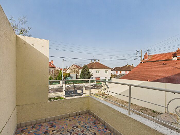 Maison à louer - Sainte-Savine - 5 pièces - 2 chambres