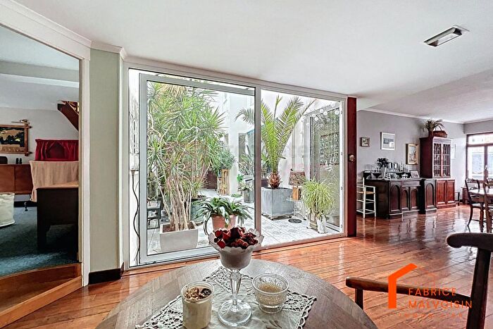 Maison à vendre - Montreuil - 16 pièces - 9 chambres