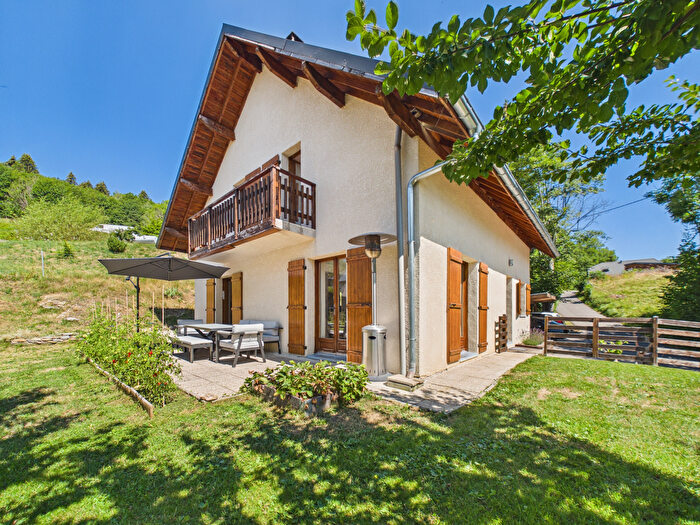 Maison 8 pièces à Les Déserts, à vendre