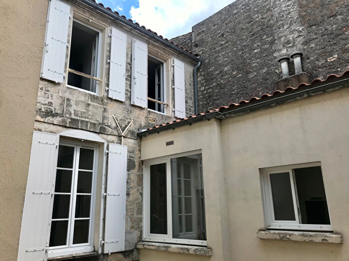 Appartement à louer - Rochefort, Centre-ville - 4 pièces - 2 chambres