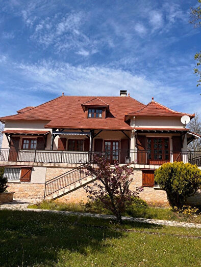 Maison à vendre - Le Montat - 7 pièces - 6 chambres