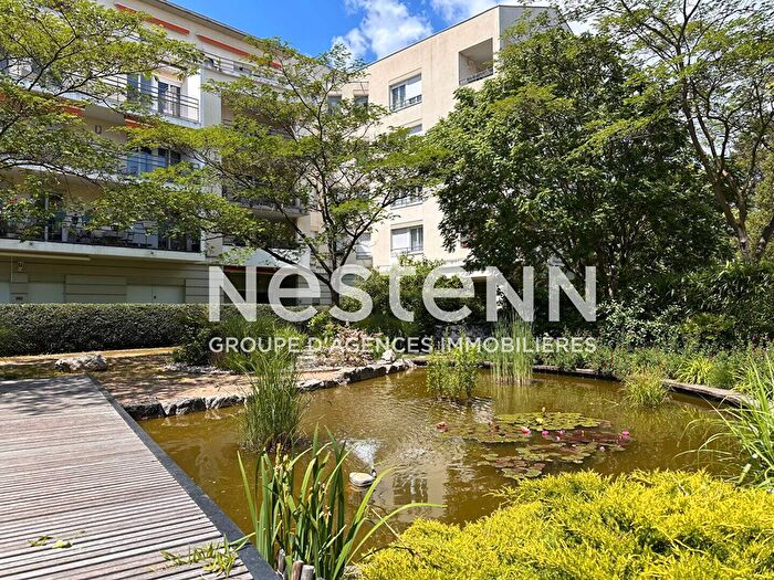 Appartement à louer - Les Charmilles-Parilly Sud-Université-Rebufer, Bron - 3 pièces - 2 chambres