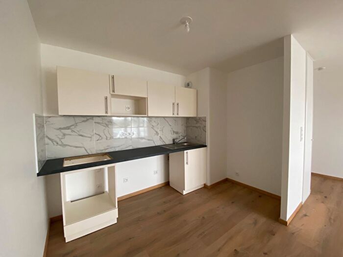 Appartement 4 pièces à louer à Laval, Pavement