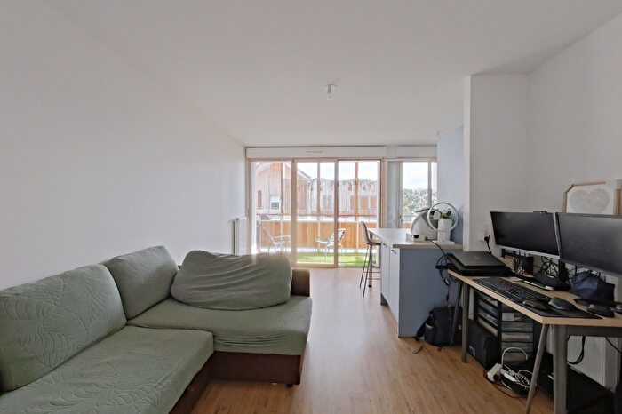 Appartement à louer - Magny-le-Hongre - 3 pièces - 2 chambres