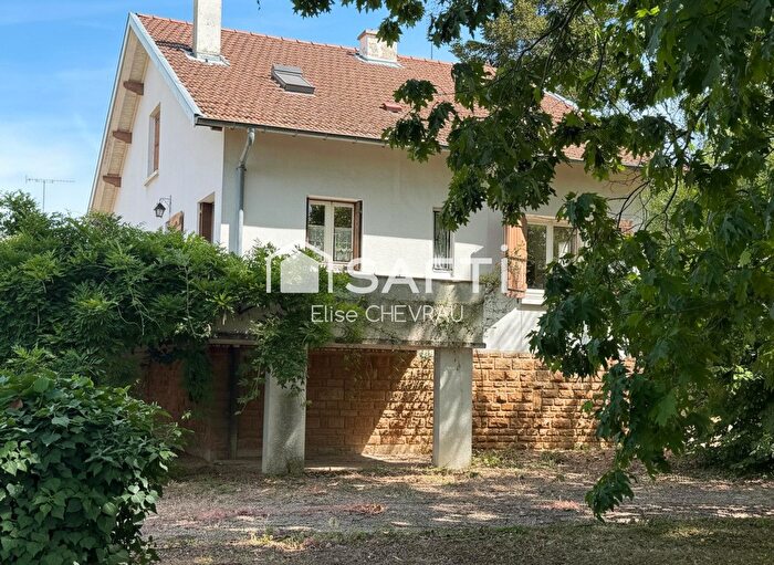 Maison 9 pièces à Saint-Martin-Belle-Roche, à vendre