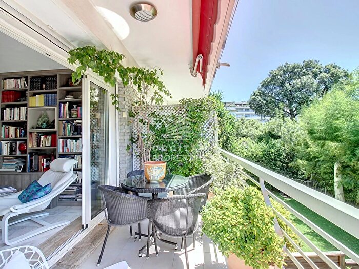 Appartement à vendre - Cannes, Pointe Croisette - 3 pièces - 2 chambres