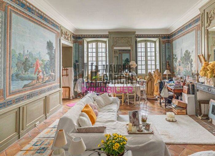 Appartement à louer - Noves - 5 pièces - 2 chambres