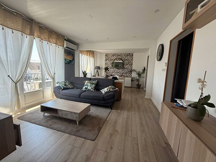 Appartement à louer - Brive-la-Gaillarde - 3 pièces - 2 chambres