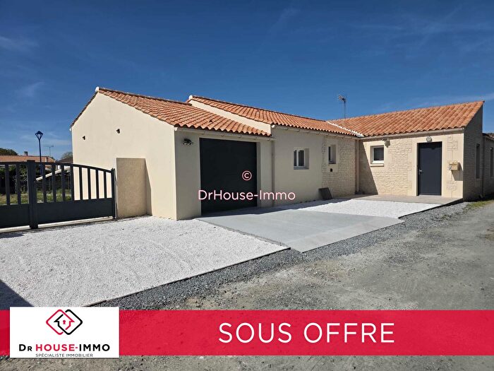 Maison 4 pièces à Sainte-Radégonde-des-Noyers, à vendre