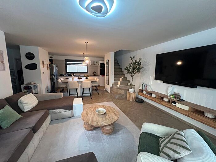 Maison à vendre - Guilherand-Granges - 4 pièces - 3 chambres