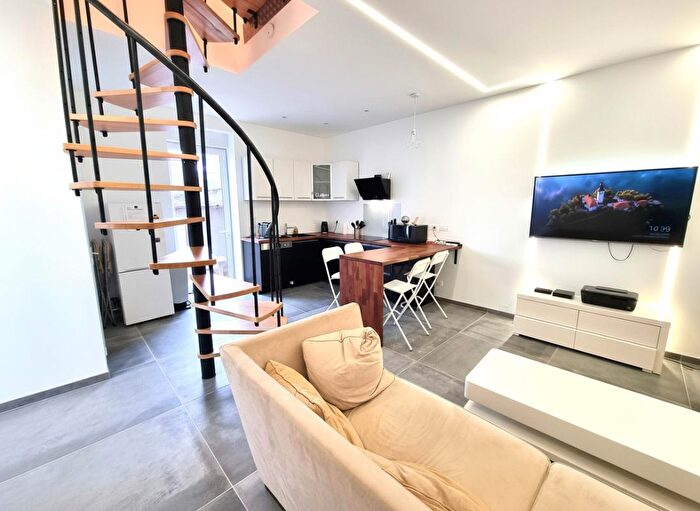 Maison à vendre - Saint-Priest, Centre-ville - 4 pièces - 3 chambres