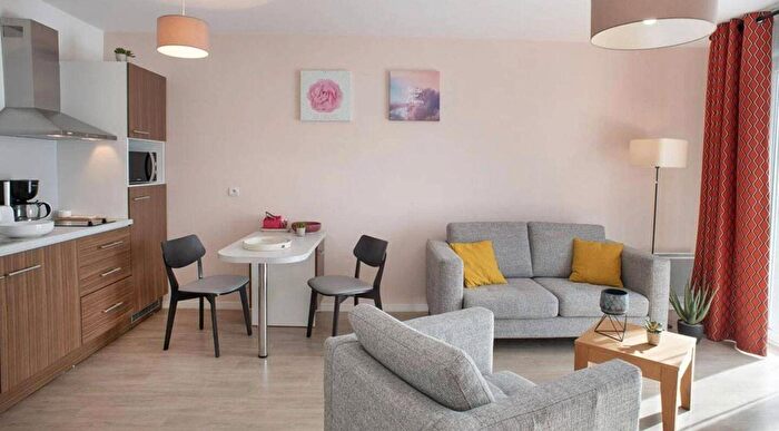 Bord de l'Eau-Zone Industrielle, Villeneuve-le-Roi : Appartement 1 pièce à louer