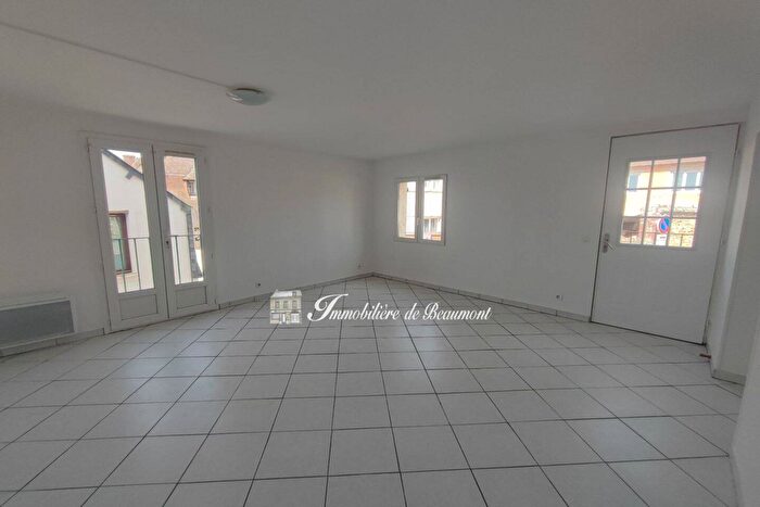 Appartement à louer - Beaumont-le-Roger - 3 pièces - 2 chambres