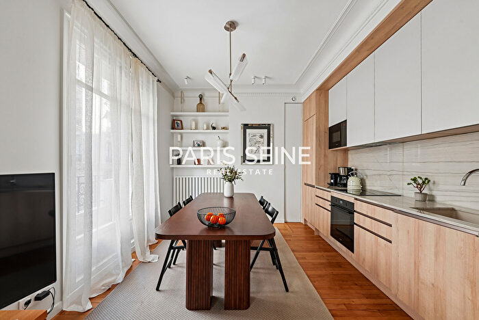 Paris 7ème, Breteuil : Appartement 3 pièces à louer