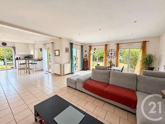 Le Mesnil-le-Roi : Maison 8 pièces à vendre