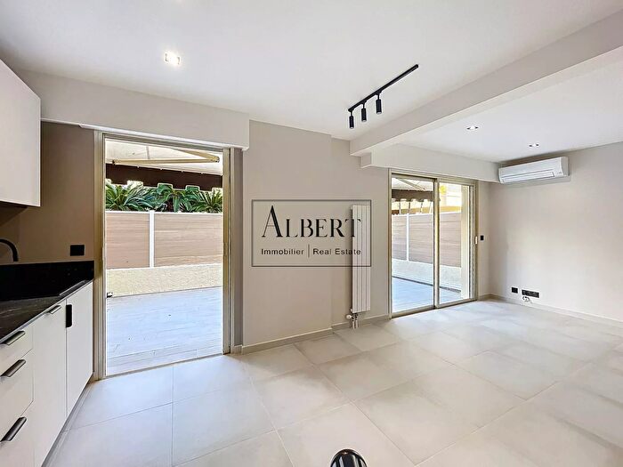 Appartement à vendre - Cannes, Prado, République - 2 pièces - 1 chambre