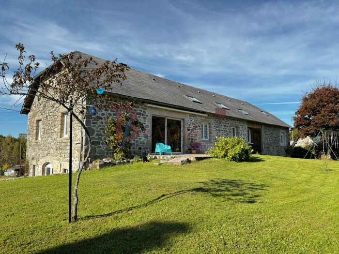 Maison 8 pièces à Moustier-Ventadour, à vendre