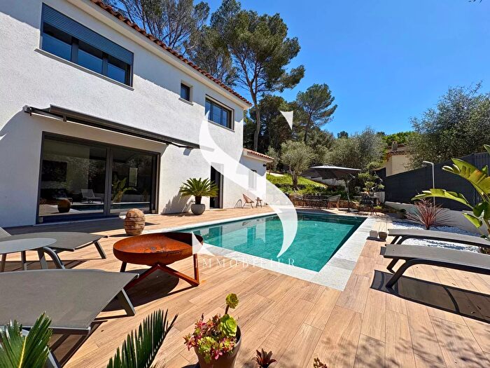 Maison à vendre - Vallauris, Retenaou, Brusquets, Devens, Zone dactivité Saint-Bernard - 6 pièces - 4 chambres