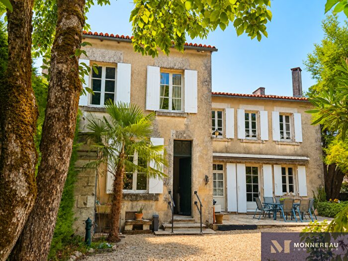 Maison 14 pièces à Barbezieux-Saint-Hilaire, à vendre