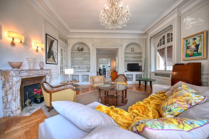 Chazelles-sur-Lyon - Maison 13 pièces à vendre