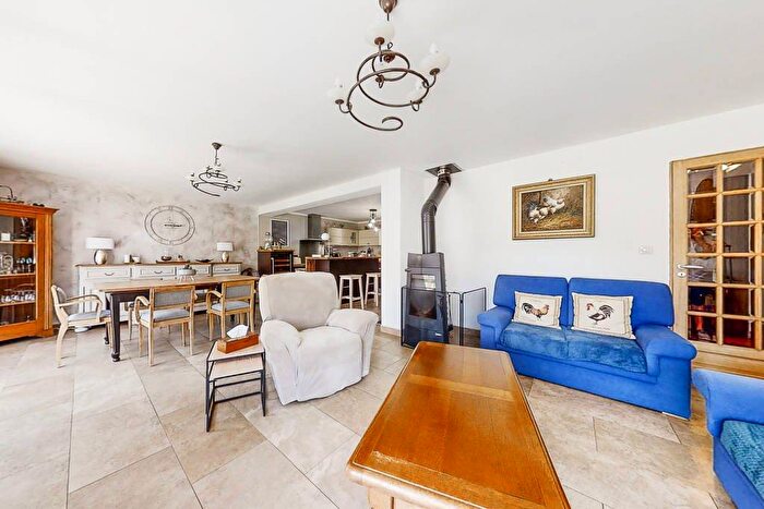 Servais : Maison 6 pièces à vendre