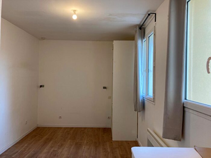 Appartement à louer - Ivry-sur-Seine, Louis Bertrand, Mirabeau, Semard - 1 pièce