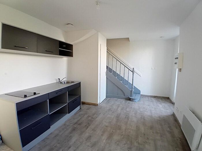 Appartement à louer - Saint-Jean-dAngély - 2 pièces - 1 chambre